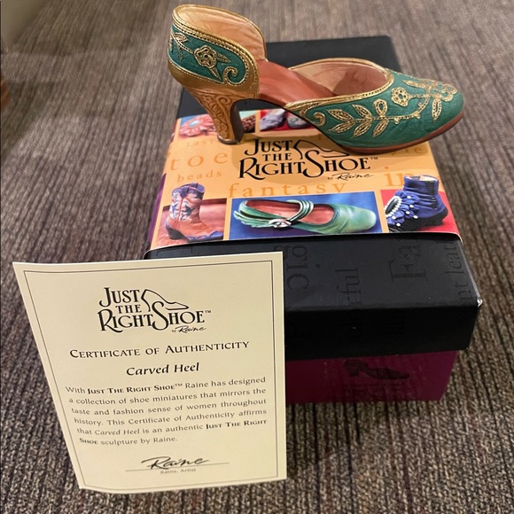 Just The Right Shoe | Accents | Just The Right Shoe Curved Heel ...